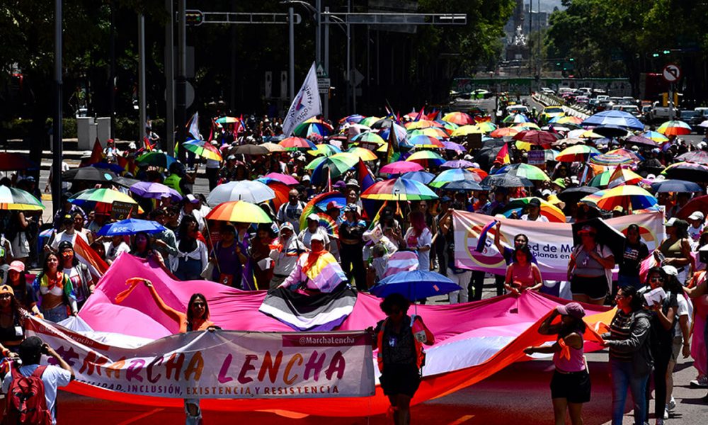 'Viva el amor entre morras': 3ª edición de la marcha lencha en CDMX